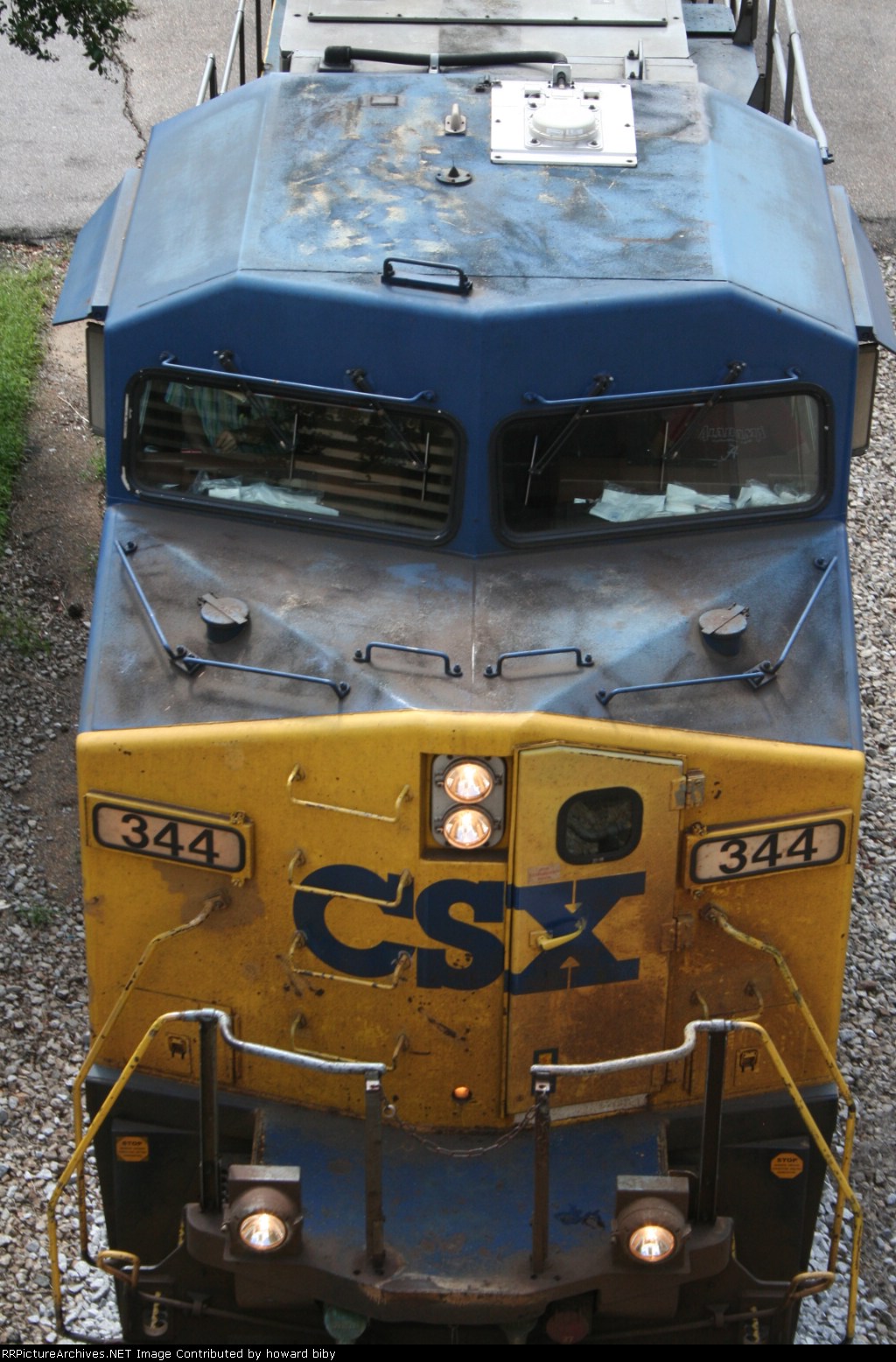 CSX 344 ducks under the Convention Cent`r